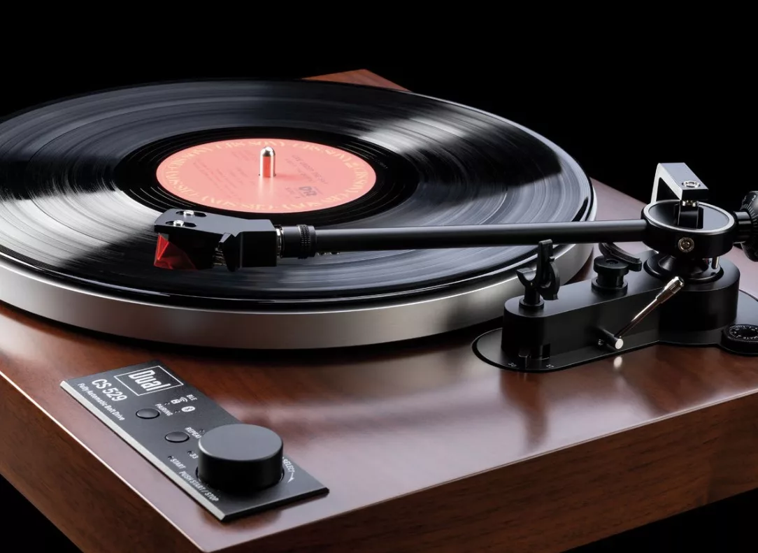 DUAL CS 529 BT : une platine vinyle automatique munie d'une "interface ...